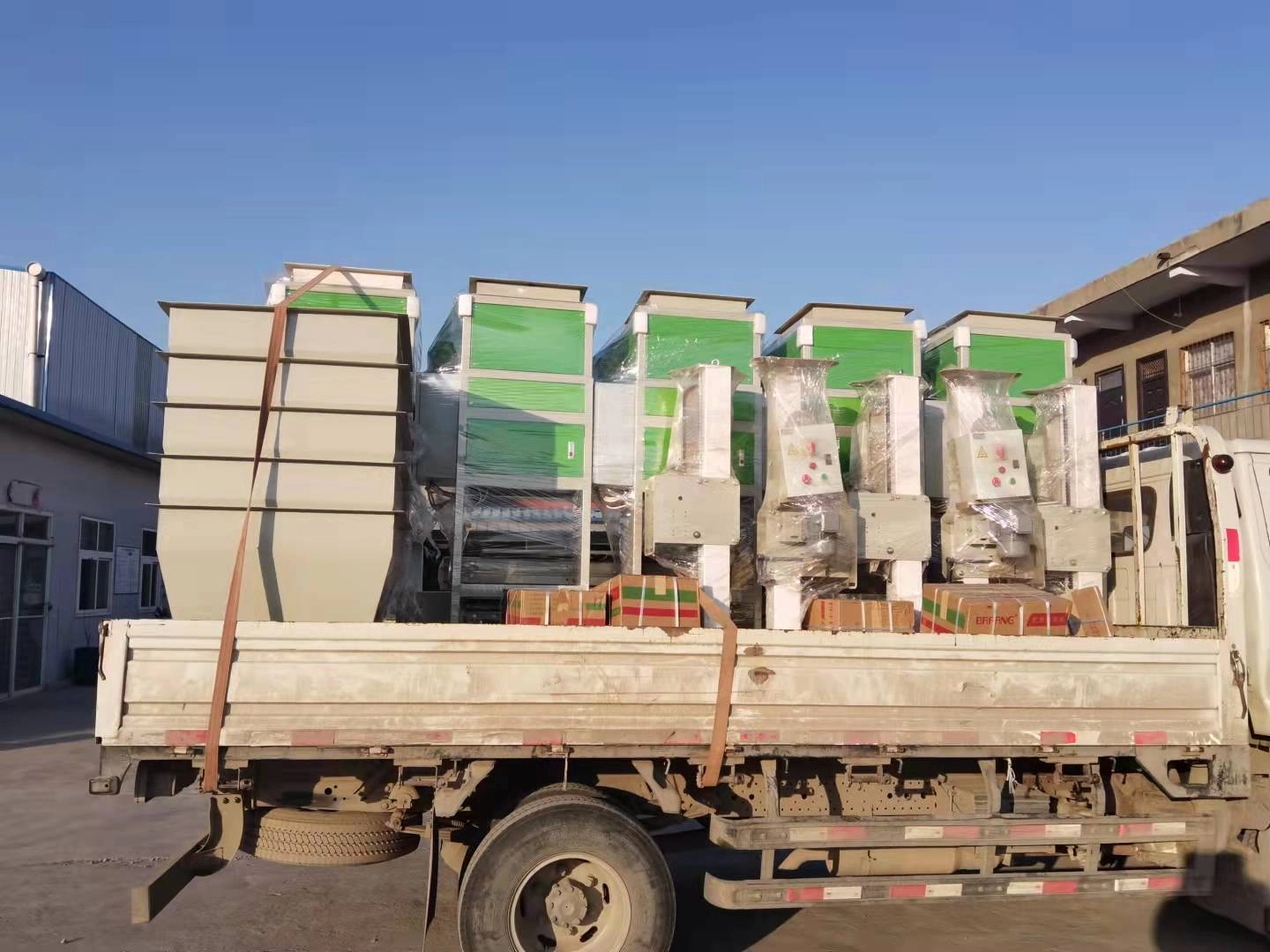 10kg 25kg Bags Packing Machine Coal Sand Bagging Packaging Machine Soil ...